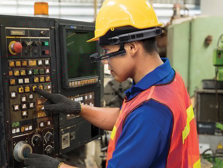 How to perform remote maintenance with smart glasses?